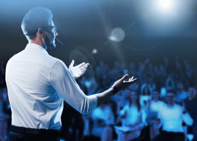 8 qualités essentielles d'un bon orateur | Comment Devenir